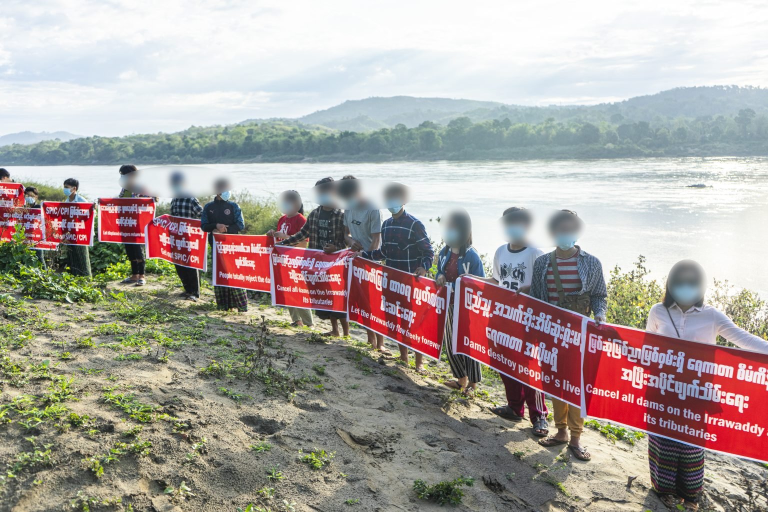 Local resident protest: Completely stop Myitsone Dam | Kachin ...