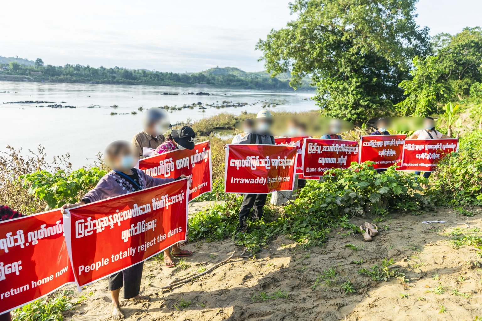 Local resident protest: Completely stop Myitsone Dam | Kachin ...